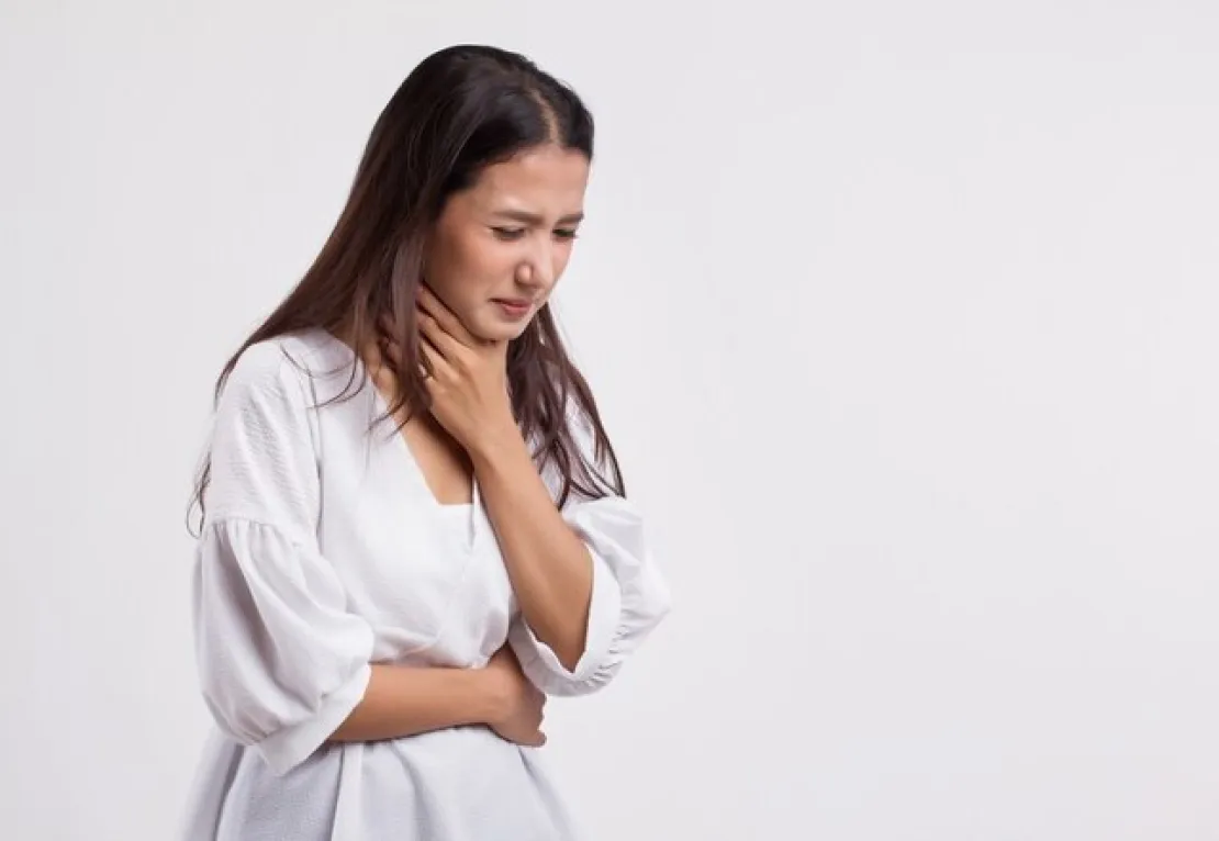 7 Cara Mengatasi Sakit Tenggorokan Saat Puasa Paling Efektif