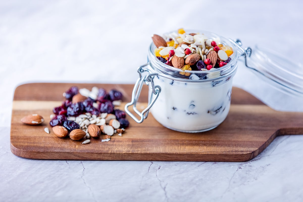 Jaga Imun Saat ke Kantor, Konsumsi 7 Snack Ini Saja, Yuk! | Enervon