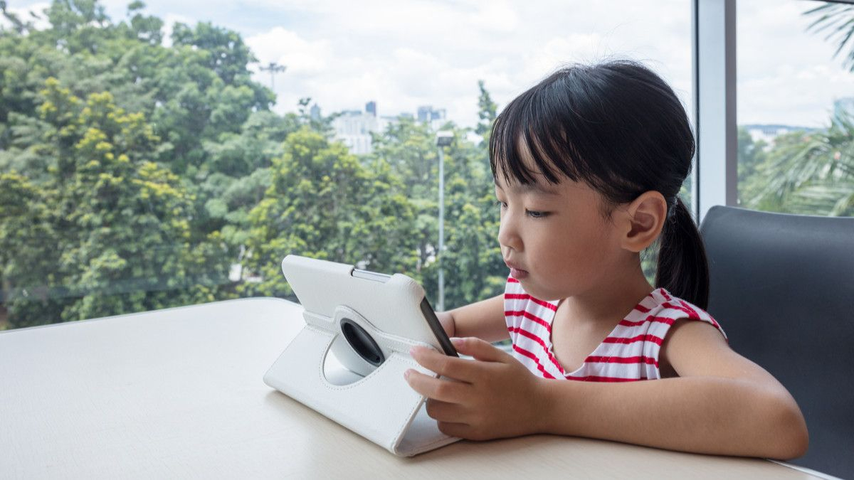 Parents! Ketahui Tips Mengatur Screen Time Anak Selama Di Rumah