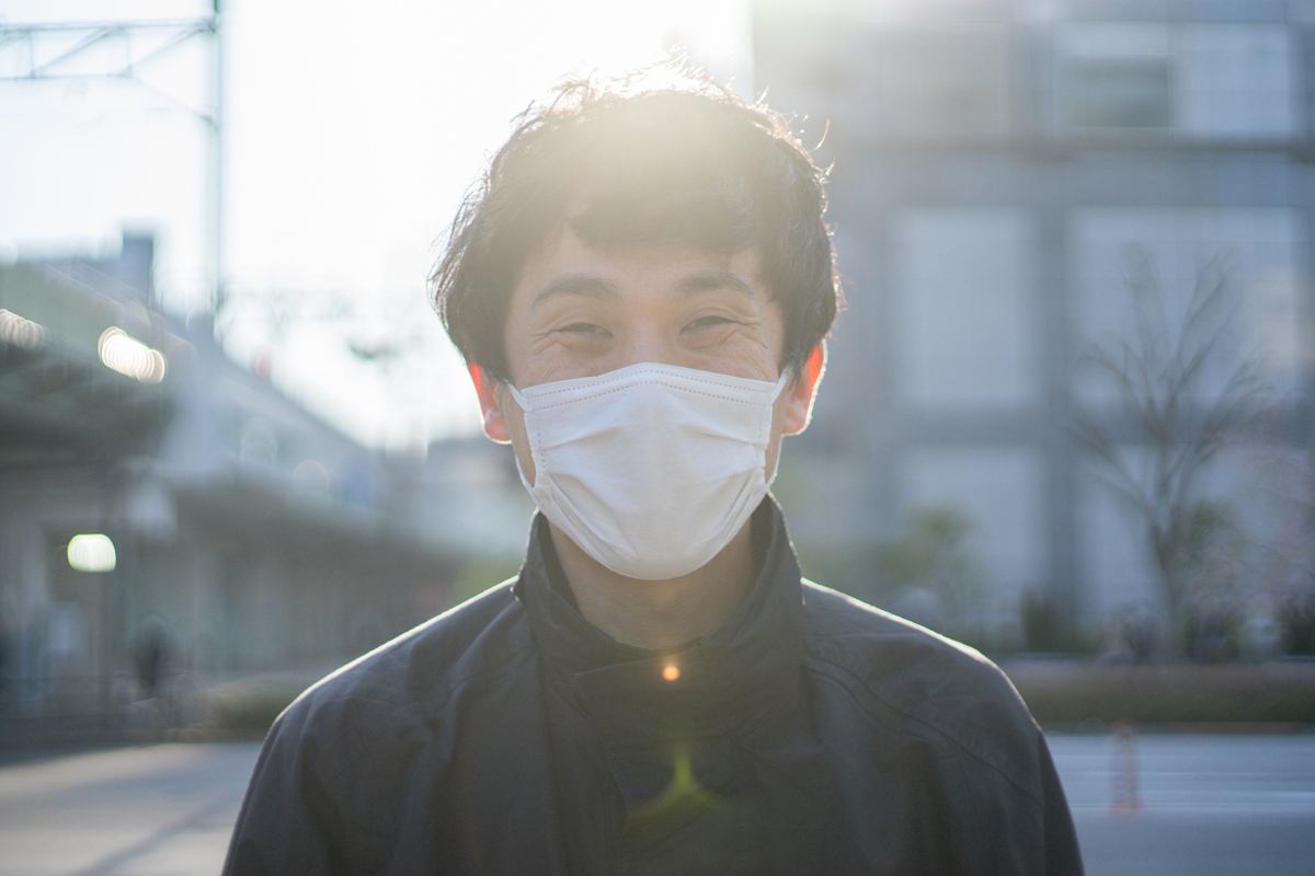 Pakai Masker Mesti Tetap Senyum, Lho, Ini Deretan Alasannya | Enervon