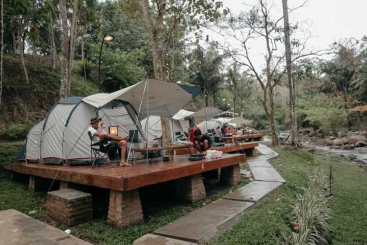 5 Rekomendasi Glamping di Bogor yang Bikin Betah!