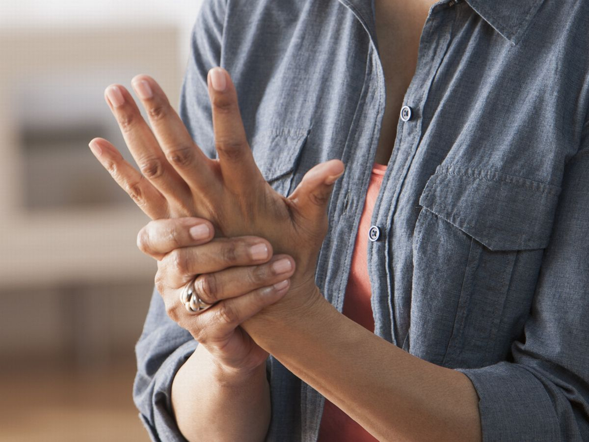 6 Tips Mengatasi Tangan Pegal dan Sakit Usai Bekerja